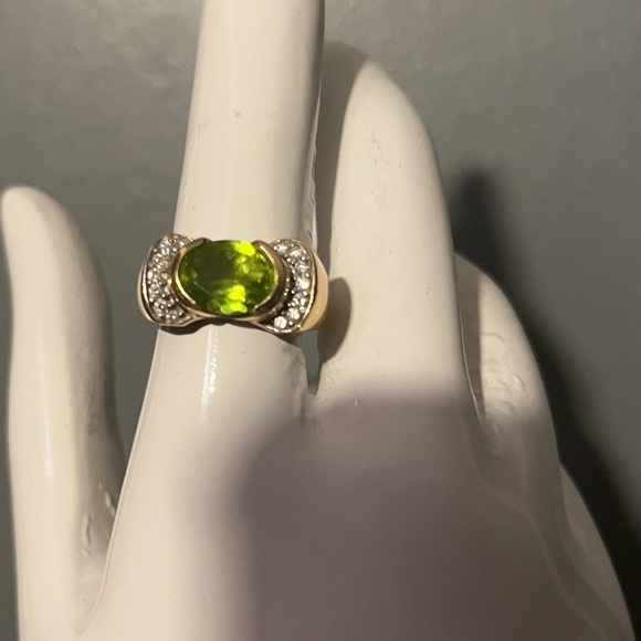 laura ramsey | Jewelry | Laura Ramsey 4k Peridot Diamond Ring | Poshmark